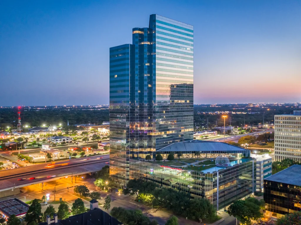 660-Ton Crawler Crane in Houston for Phoenix Tower Project